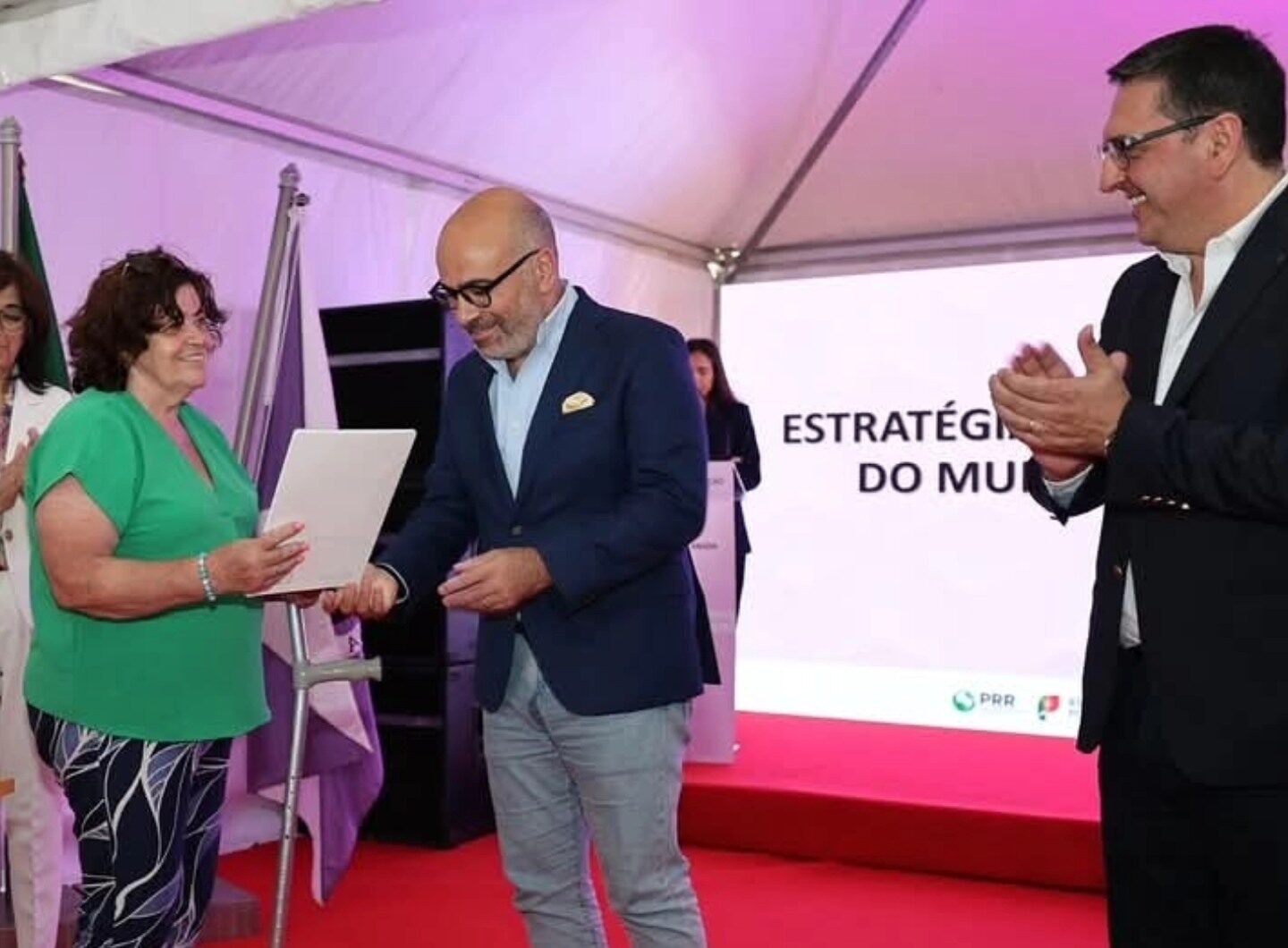 Governo entrega 10 mil casas às famílias e garante cumprimento da meta ...