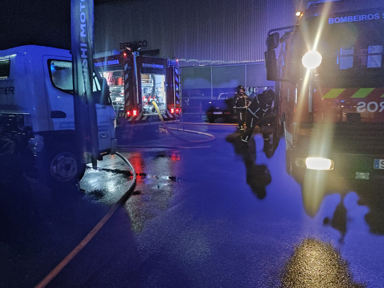 Braga: Incêndio destrói viaturas em oficina da Cardan durante a ...